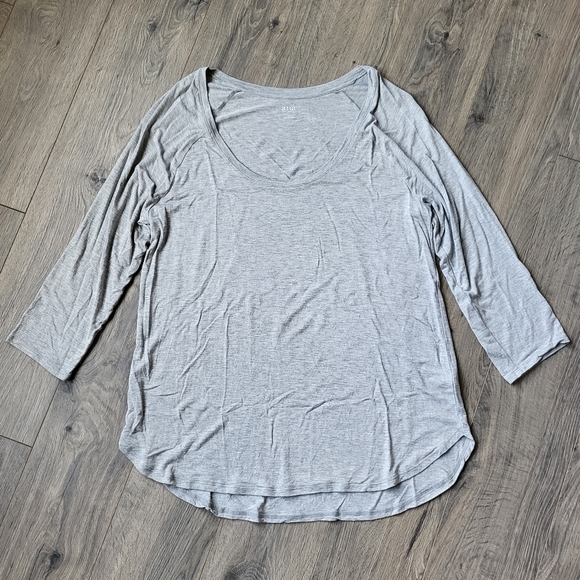 a.n.a | Tops | Ana Top Gray Large | Poshmark